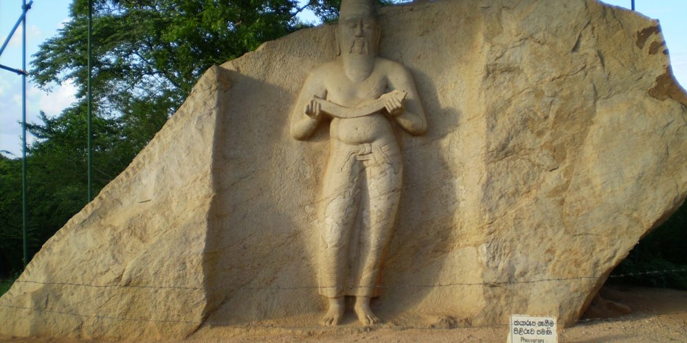 Hotel Mahanuge || Things To Do || King Parakramabahu Statue